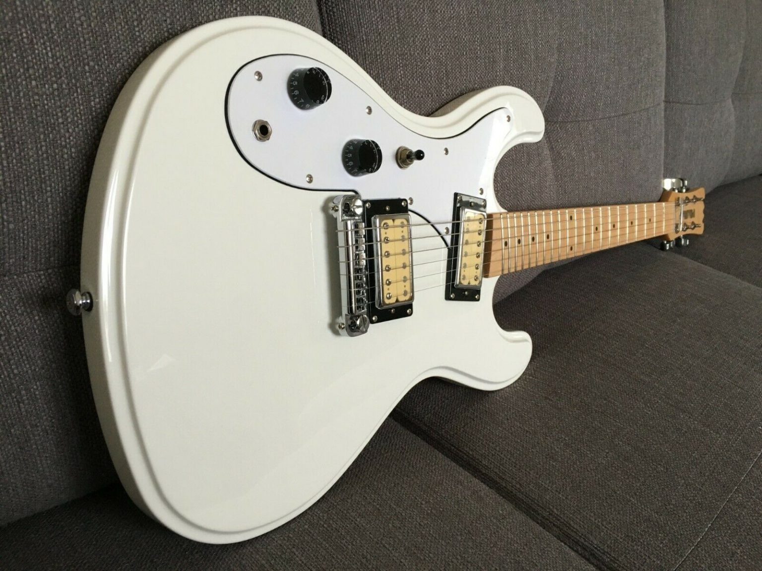 Eastwood Hi Flier Phase 4 Left Handed Kurt Cobain Nirvana Heart Shaped ...
