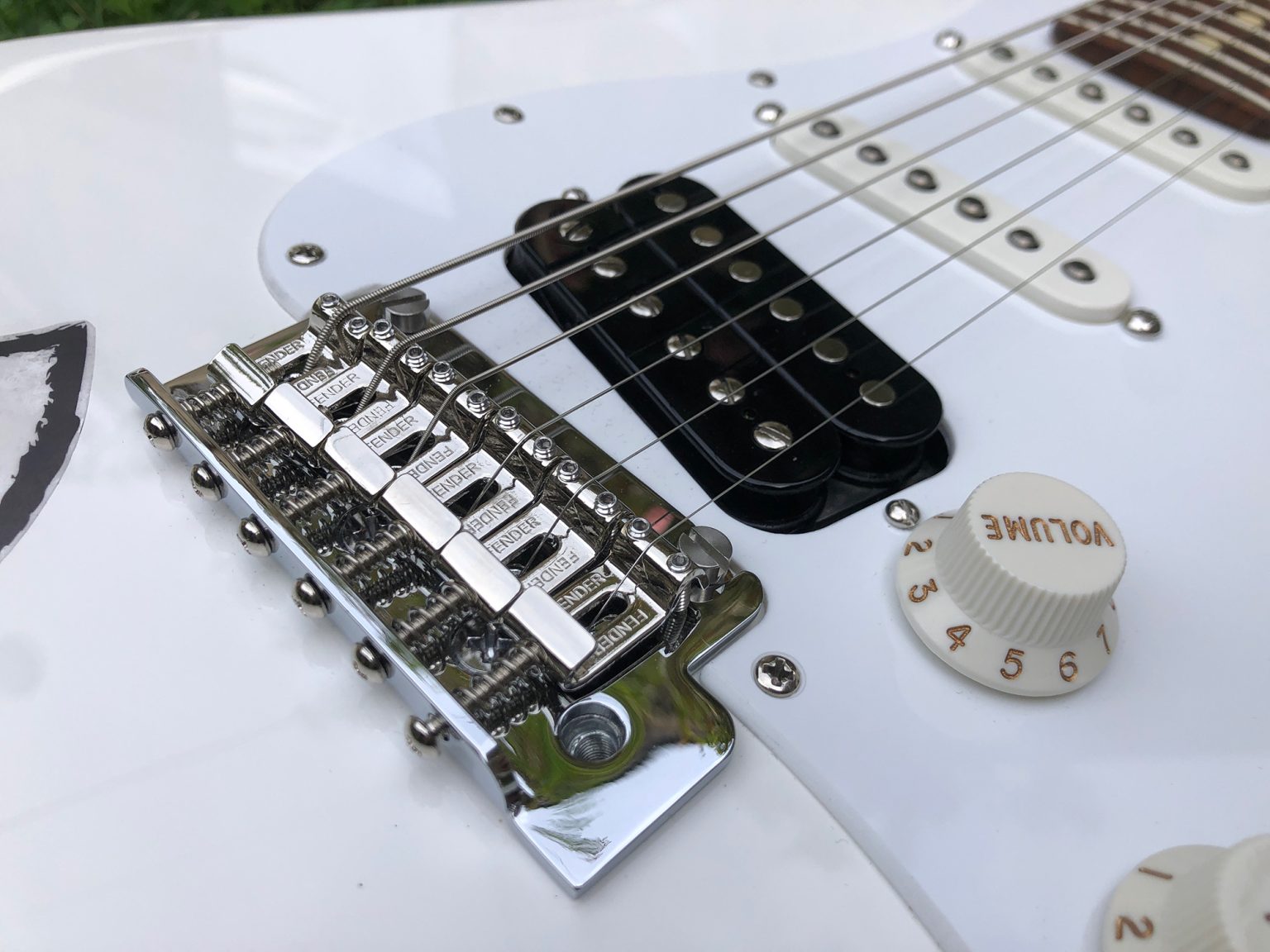 7.2/ Kurt Cobain K Records Strat guitar NIRVANA live 1990 Red or Black ...