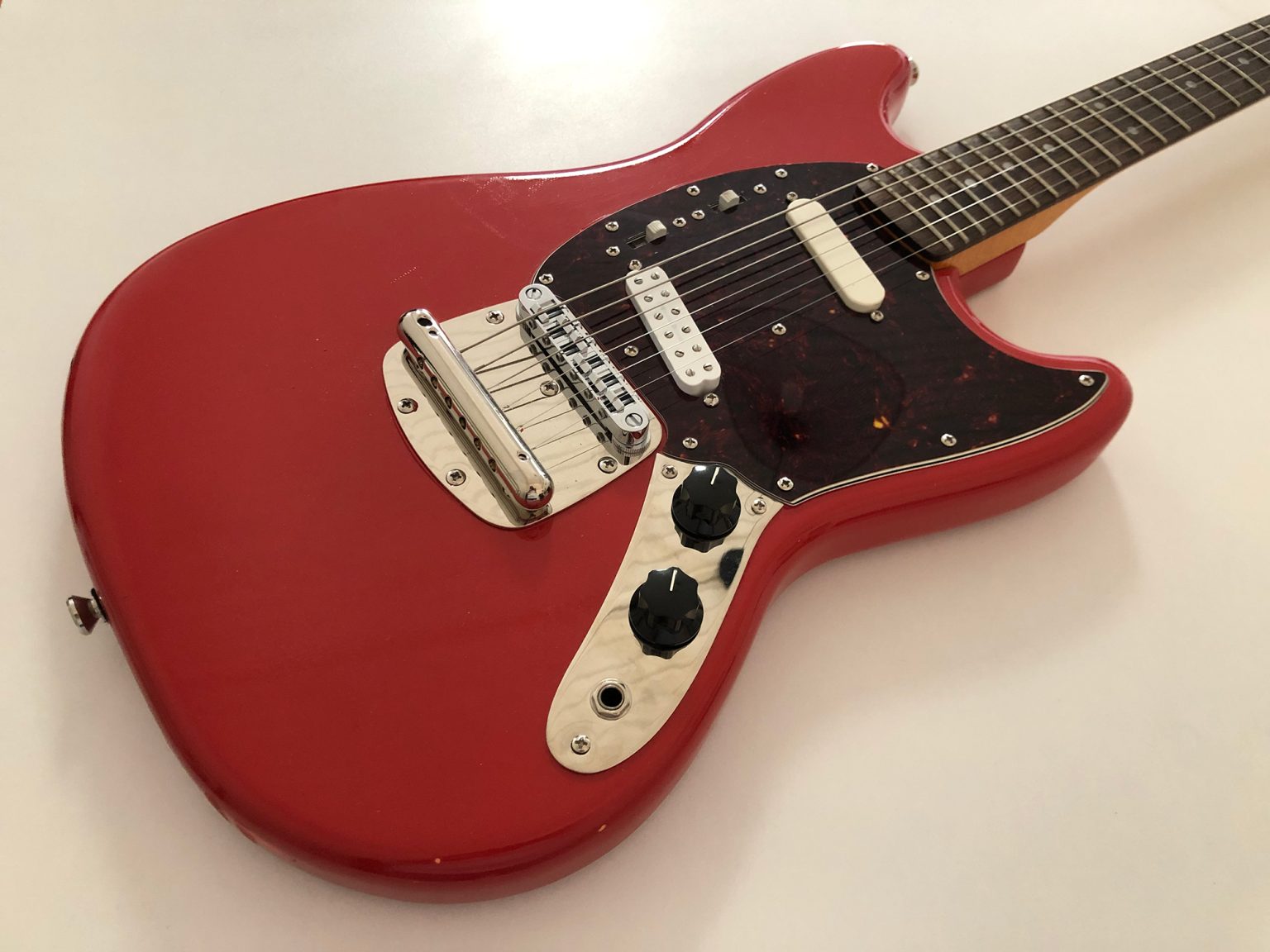 6.2/ Kurt Cobain Roseland Ballroom Red Mustang edition relic Nirvana ...