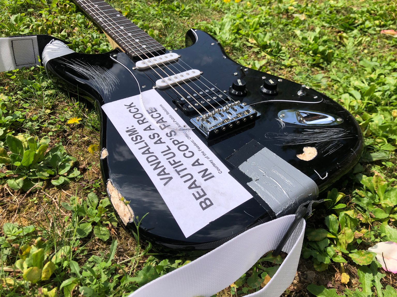 1.1/ Kurt Cobain Vandalism Strat NIRVANA Live at the PARAMOUNT in ...