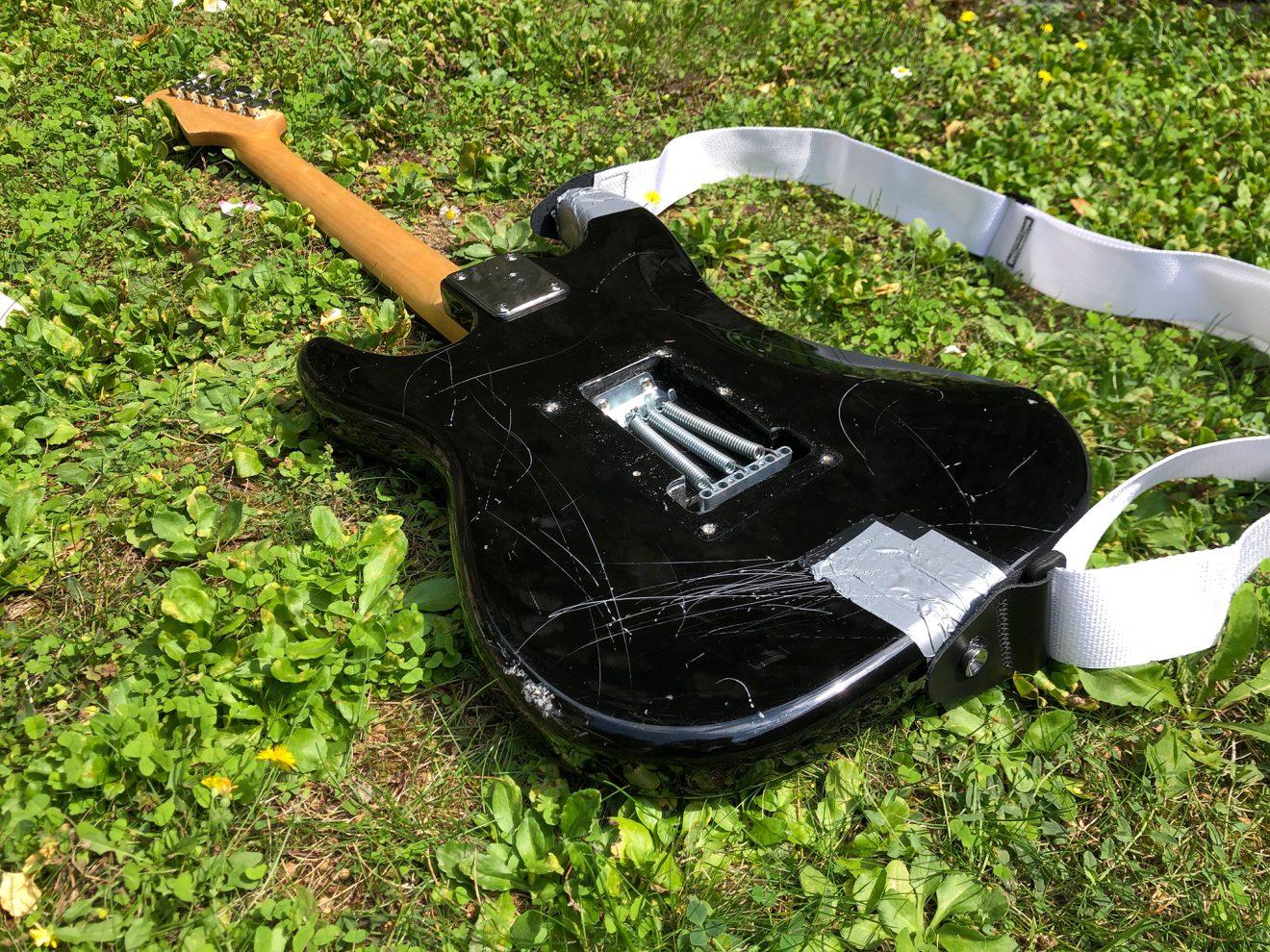 1.1/ Kurt Cobain Vandalism Strat NIRVANA Live at the PARAMOUNT in ...