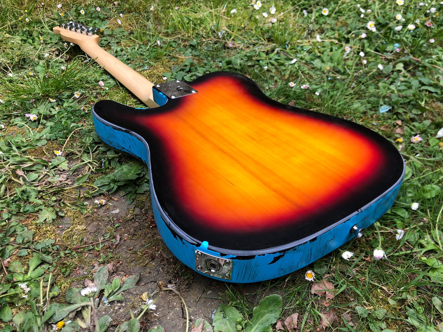 4/ Kurt Cobain Courtney Telecaster Sunburst Blue Nirvana live at Horden ...