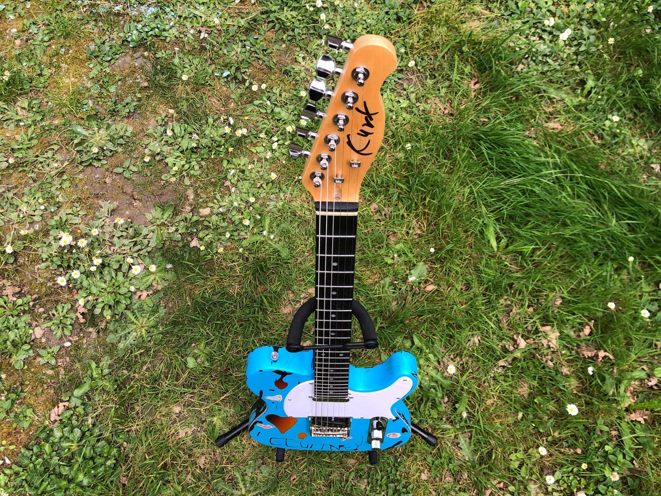 4/ Kurt Cobain Courtney Telecaster Sunburst Blue Nirvana live at Horden ...