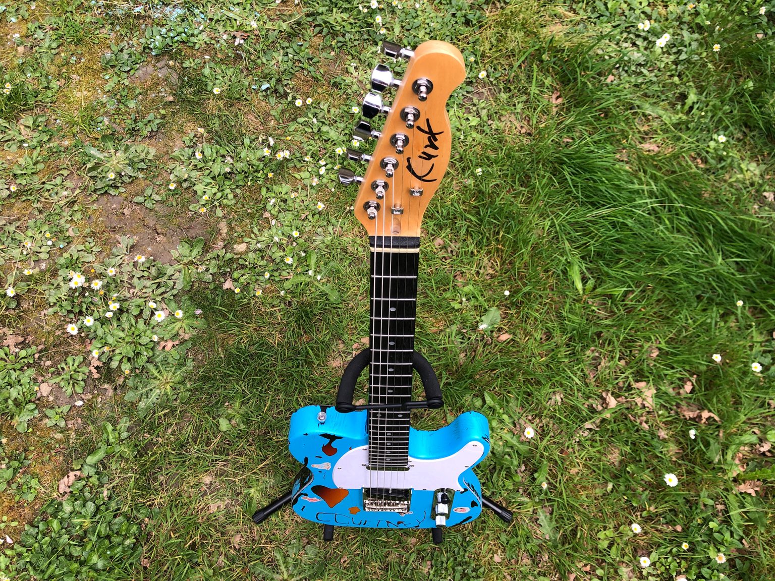 4/ Kurt Cobain Courtney Telecaster Sunburst Blue Nirvana live at Horden ...