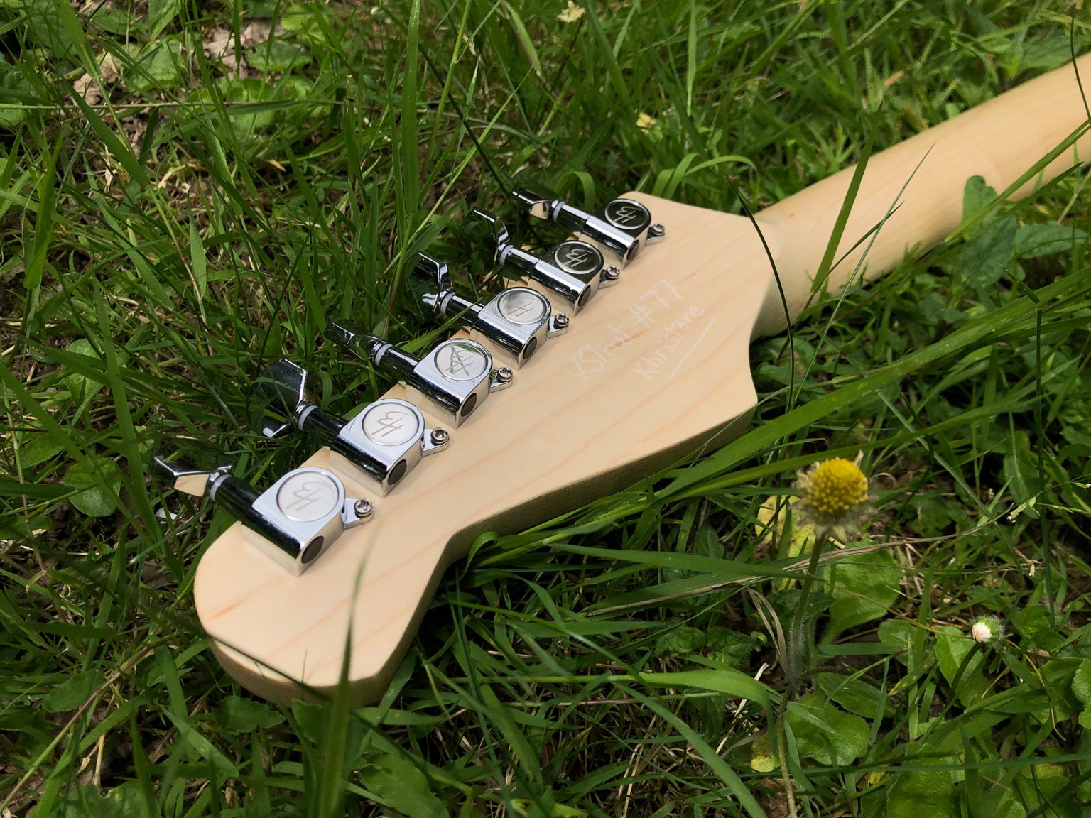 1.1/ Kurt Cobain Vandalism Strat NIRVANA Live at the PARAMOUNT in ...