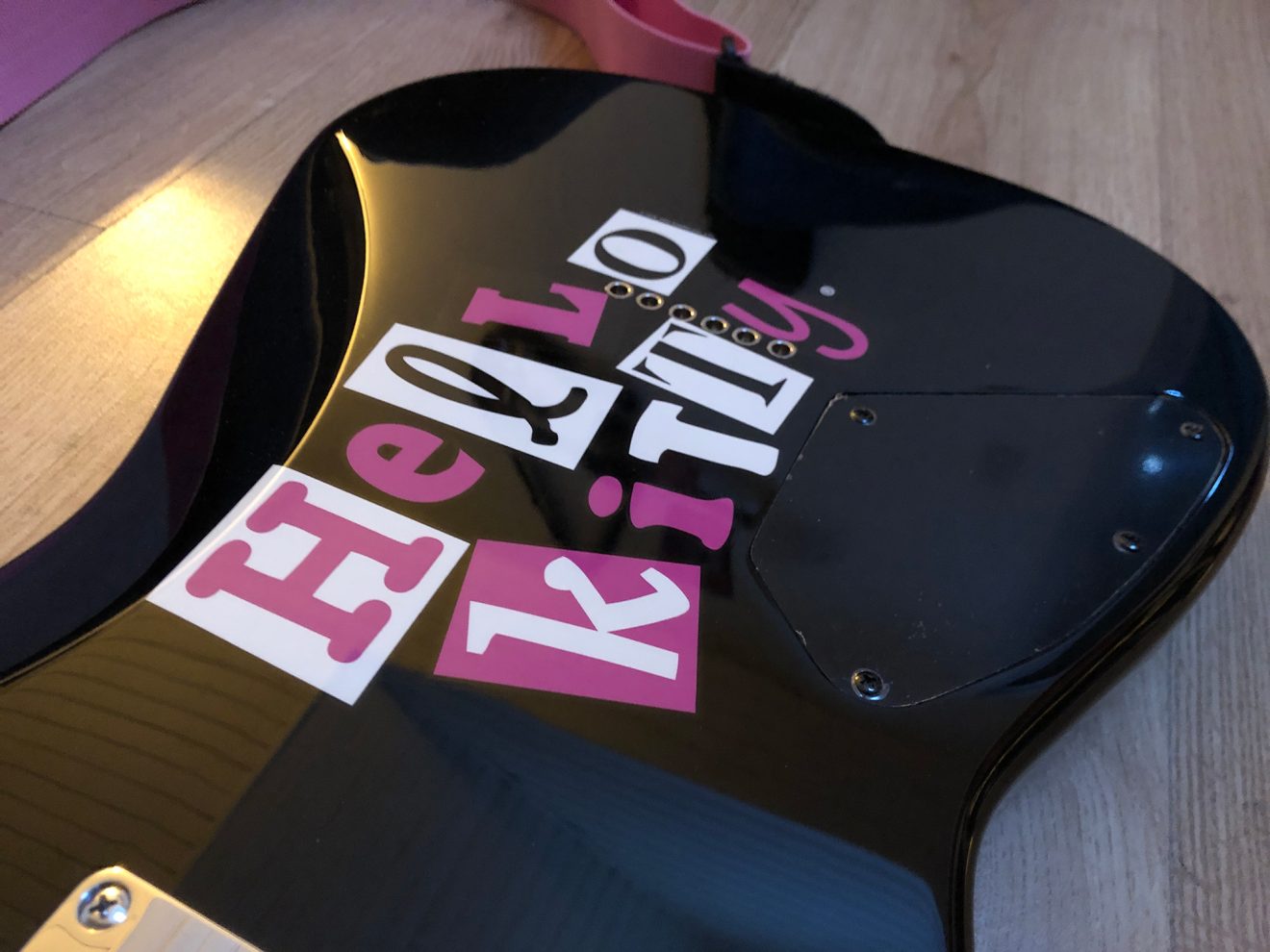 Hello Kitty Black Stratocaster FullSet 2006 original Carboard box and ...