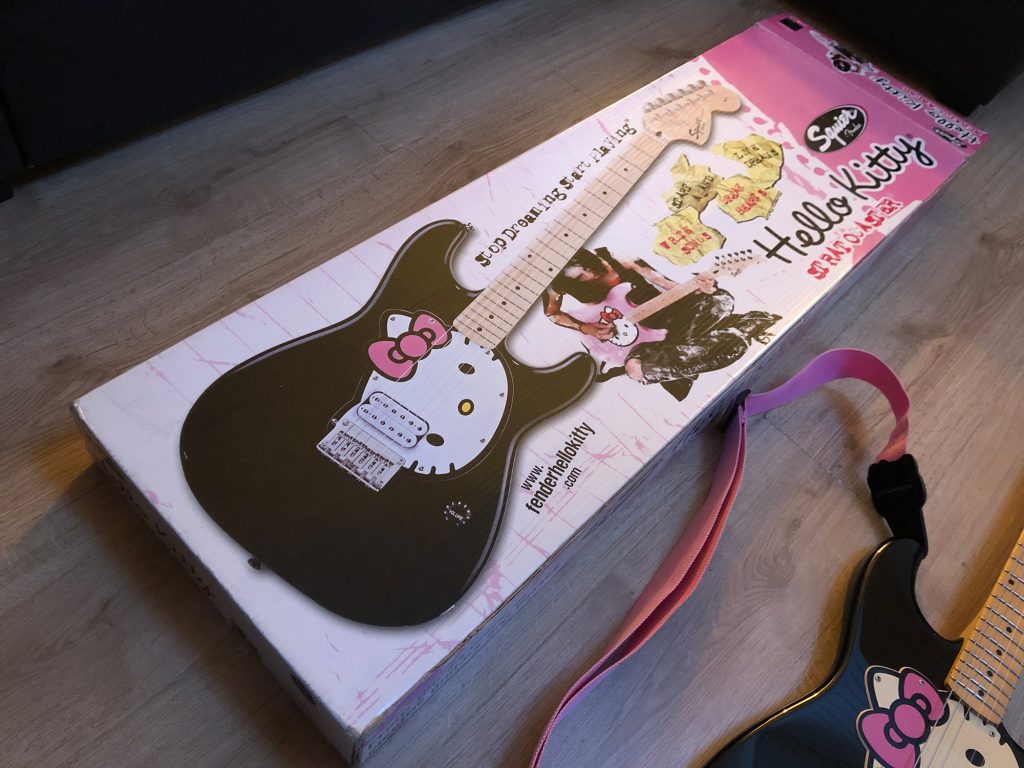 Hello Kitty Black Stratocaster FullSet 2006 original Carboard box and ...