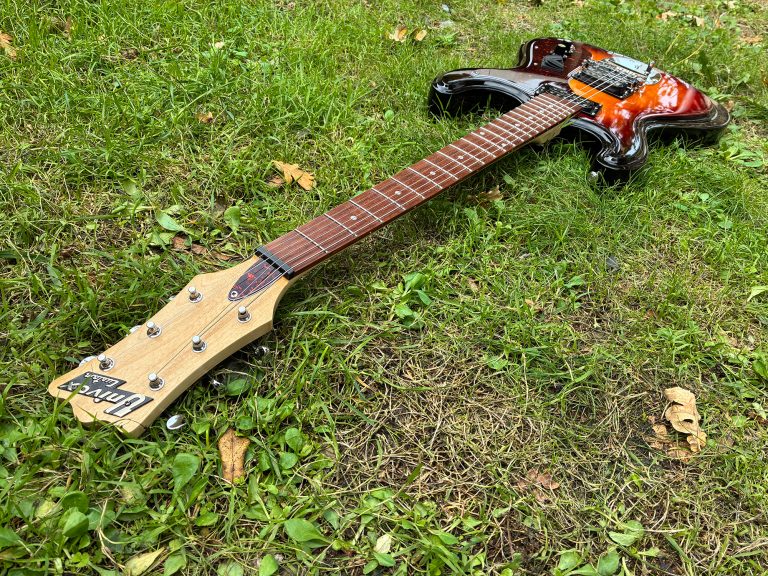Kurt Cobain Sunburst Univox Hi Flier homage Nirvana guitar - khristore