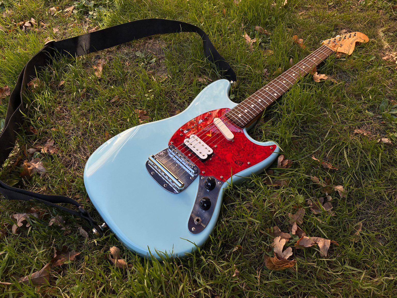 EXCLUSIVE: Kurt Cobain "SkyStang” 1997 Fender Mustang (Contour body ...