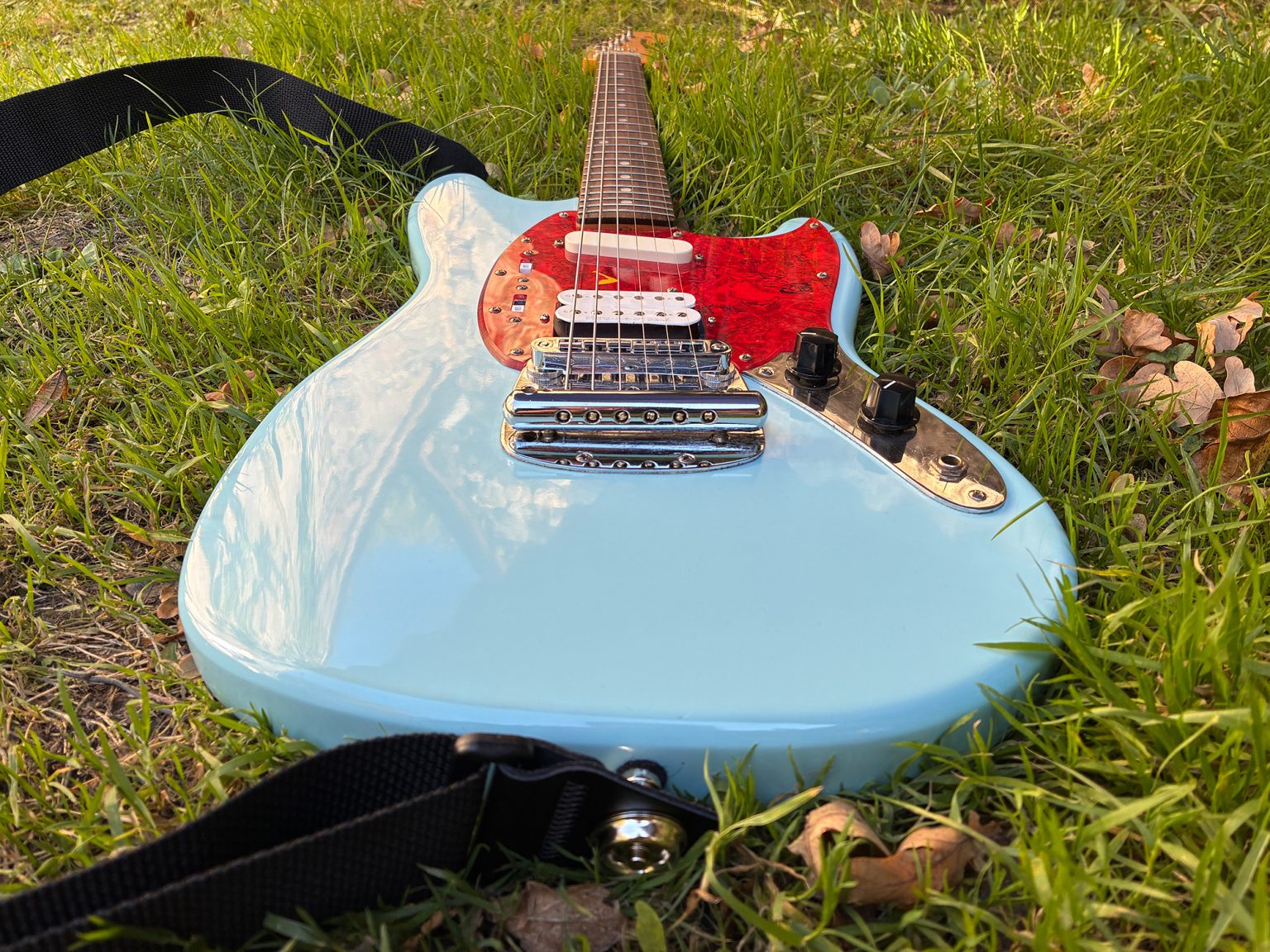 EXCLUSIVE: Kurt Cobain "SkyStang” 1997 Fender Mustang (Contour body ...