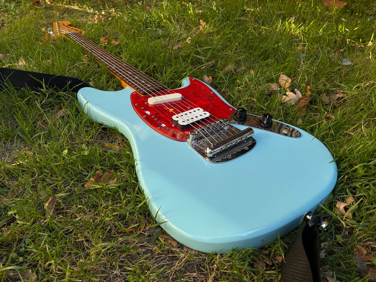 EXCLUSIVE: Kurt Cobain "SkyStang” 1997 Fender Mustang (Contour body ...