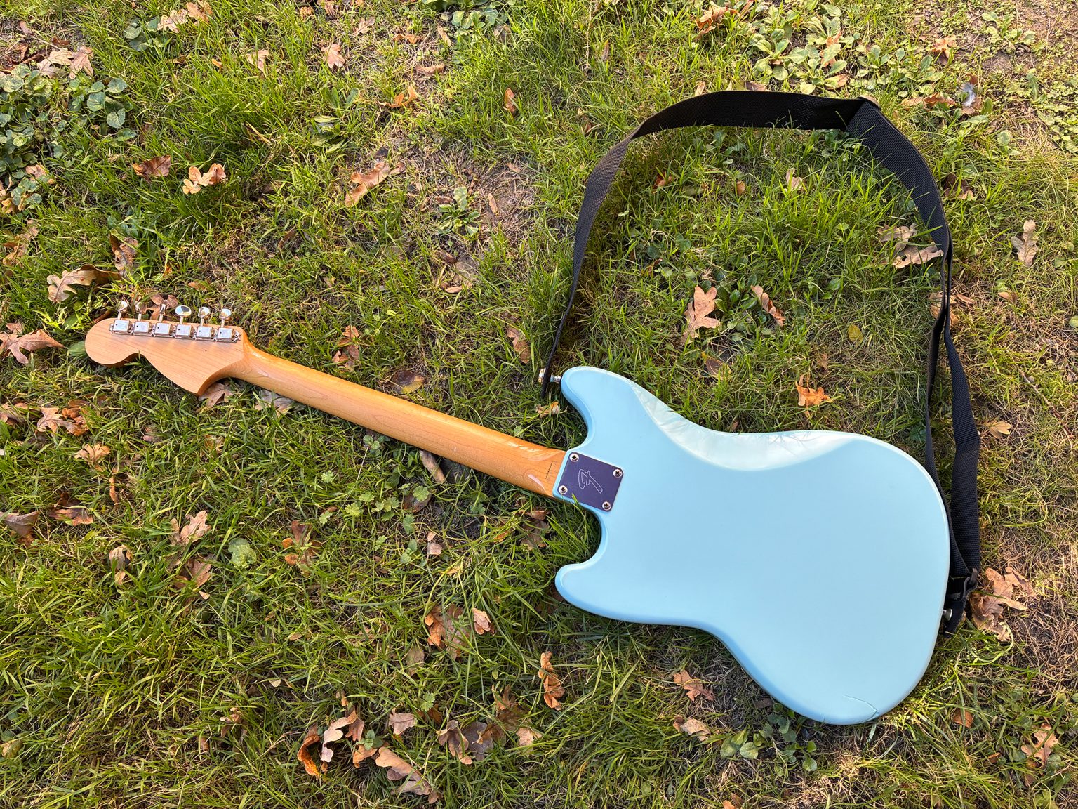 EXCLUSIVE: Kurt Cobain "SkyStang” 1997 Fender Mustang (Contour body ...