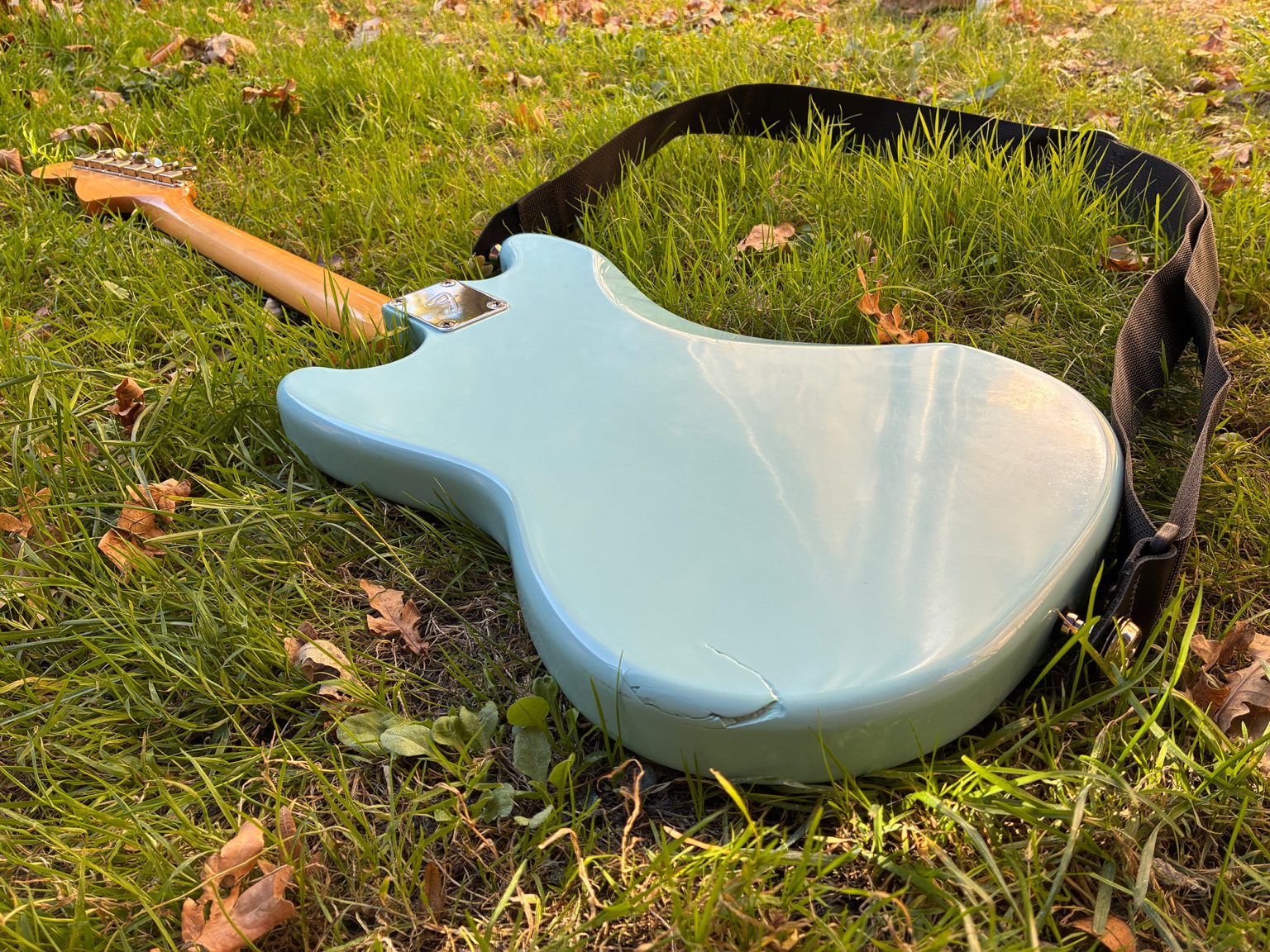 EXCLUSIVE: Kurt Cobain "SkyStang” 1997 Fender Mustang (Contour body ...